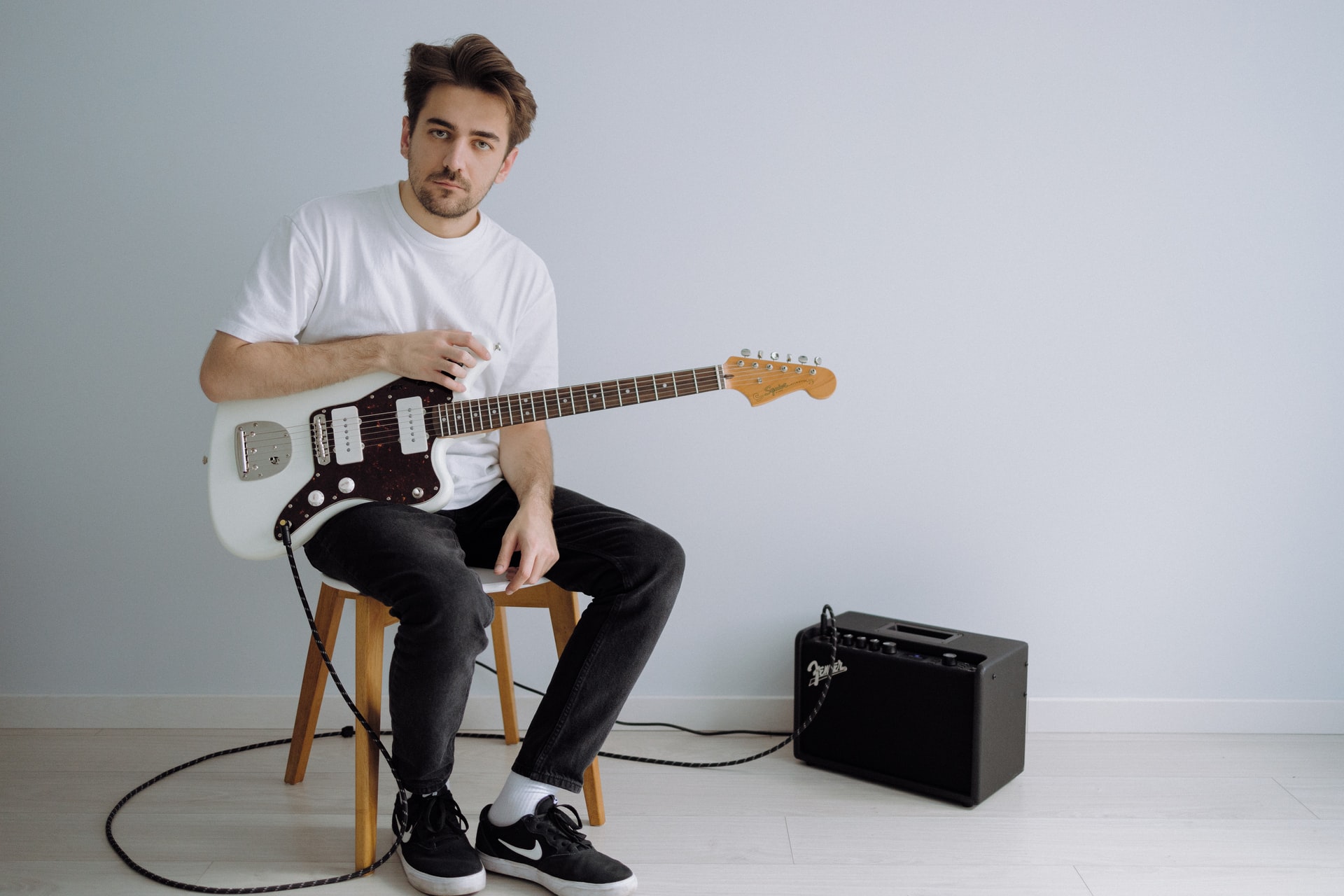 Fender (フェンダー）の歴史とギタリストに人気の理由 - 楽器高価買取専門店 高く売るならチバカン楽器 千葉県 江戸川区 葛飾区 江東区 墨田区