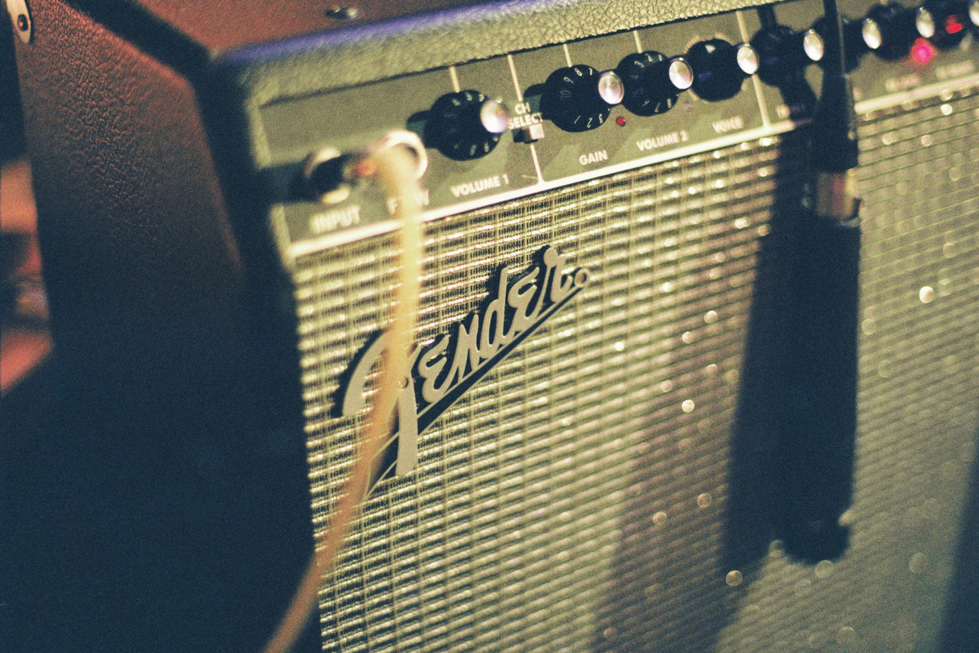 Fender 」は初めからギターを製造していた会社ではありません。ここでは、Fenderの前身だった「フェンダー・ラジオ・サービス」から歴史を ...