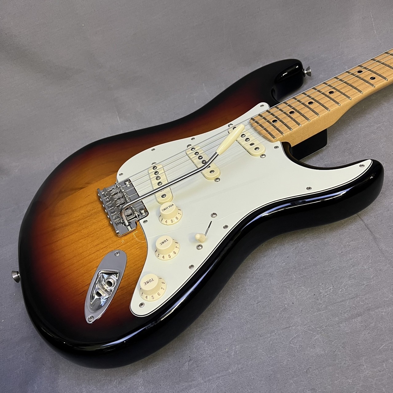 Fender American Professional Stratocaster 3-Color Sunburst Maple 2017年製 ...